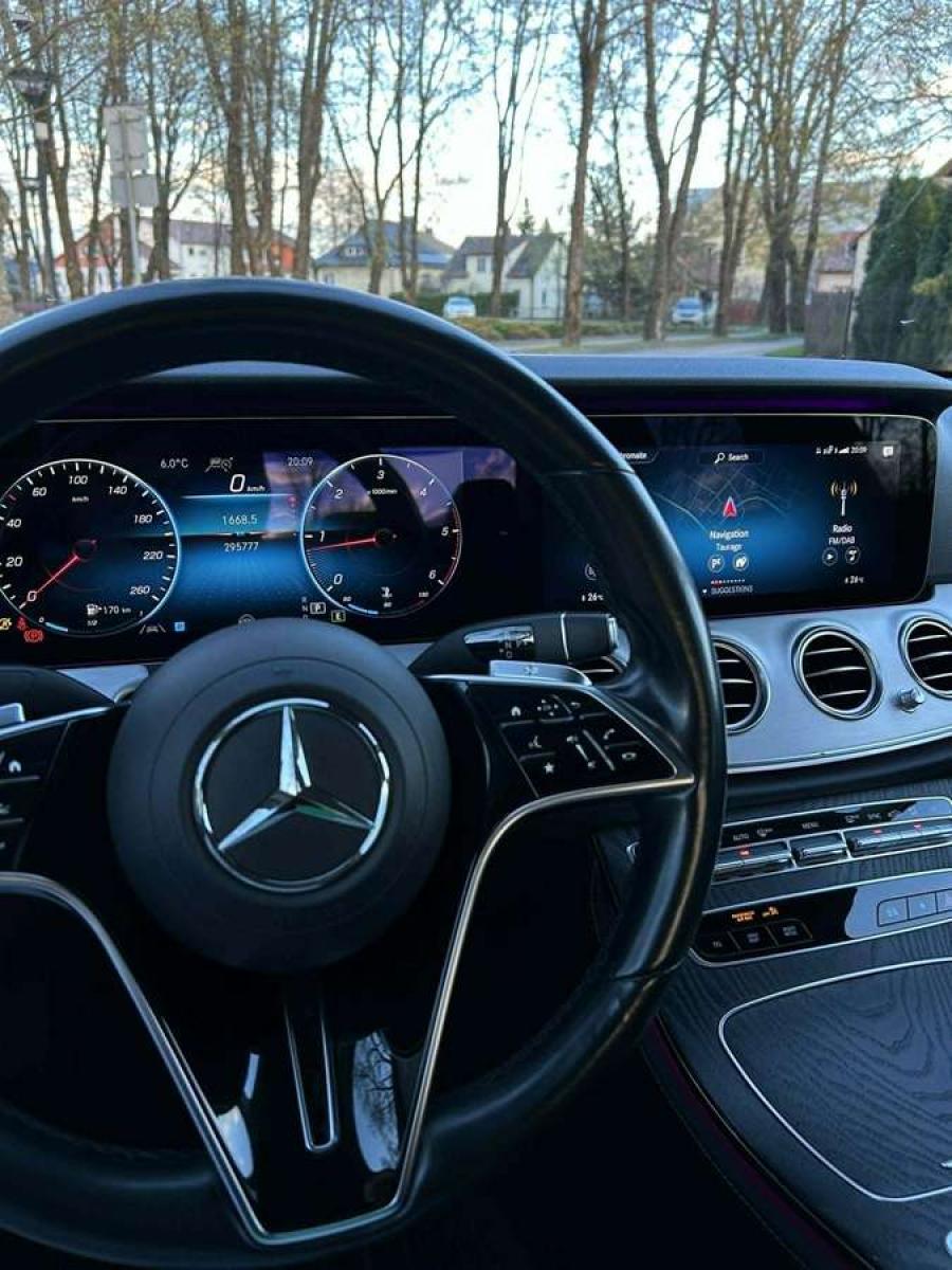 Black Mercedes-Benz e-250 2020 in Taurage, with an engine capacity of 2.00 L and mileage of 296 thousand km for 20500 €, photo 8 on AUTOMOTO.COM.LV