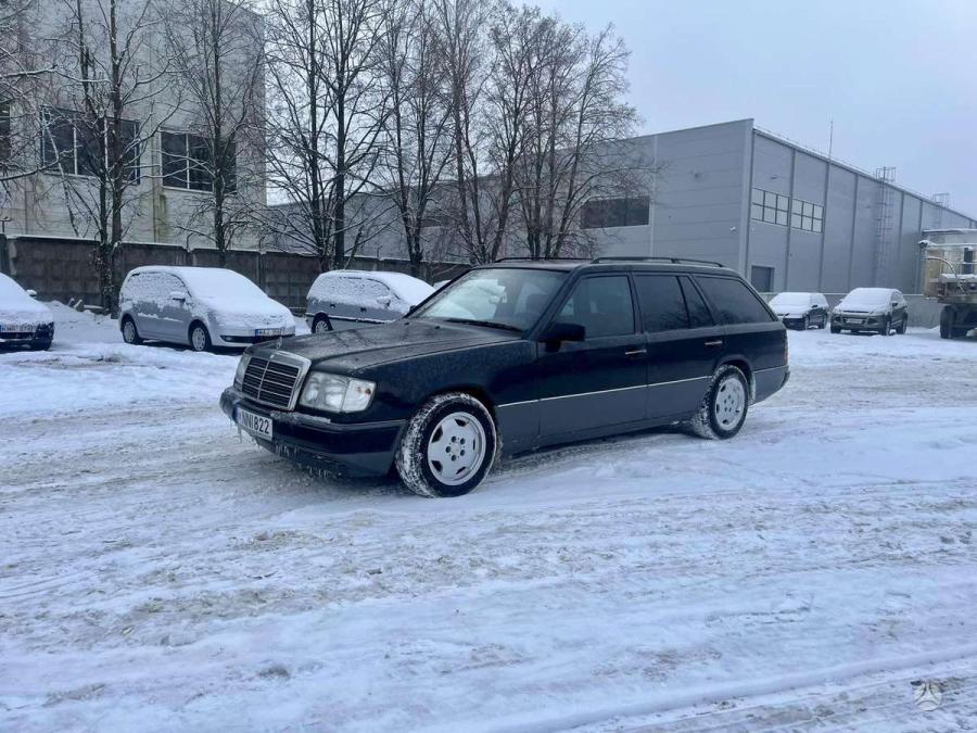 Melns Mercedes-Benz e-250 1992 Kauņa, ar dzinēja tilpumu 2.50 L un nobraukumu 450 tūkst. km par 3100 €, foto 1 vietnē AUTOMOTO.COM.LV