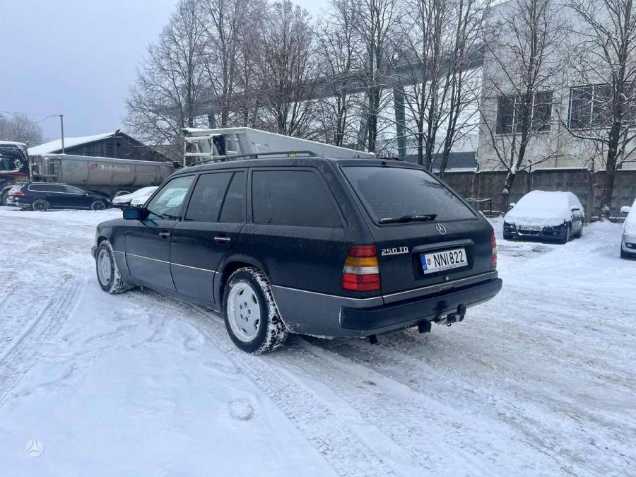 Melns Mercedes-Benz e-250 1992 Kauņa, ar dzinēja tilpumu 2.50 L un nobraukumu 450 tūkst. km par 3100 €, foto 7 vietnē AUTOMOTO.COM.LV