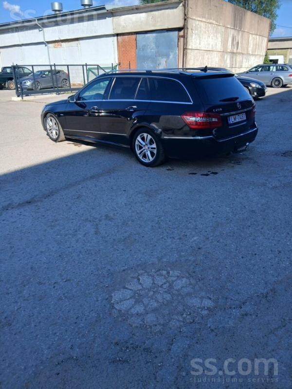 Black Mercedes-Benz e-250 2010 in Jekabpils, with an engine capacity of 2.20 L and mileage of 350 thousand km for 3650 €, photo 3 on AUTOMOTO.COM.LV