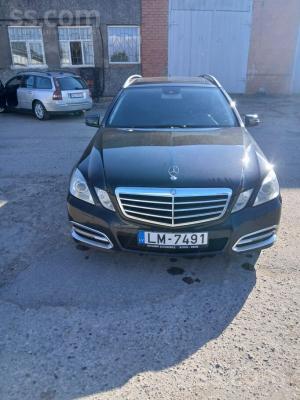 Черный Мерседес E 250 2010 в Екабпилс, объемом двигателя 2.20 л и пробегом 350 тыс. км за 3650 €, фото 5 на AUTOMOTO.COM.LV