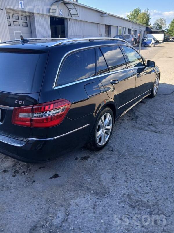 Black Mercedes-Benz e-250 2010 in Jekabpils, with an engine capacity of 2.20 L and mileage of 350 thousand km for 3650 €, photo 5 on AUTOMOTO.COM.LV