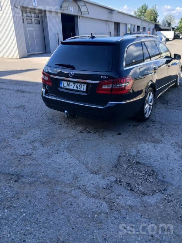 Black Mercedes-Benz e-250 2010 in Jekabpils, with an engine capacity of 2.20 L and mileage of 350 thousand km for 3650 €, photo 9 on AUTOMOTO.COM.LV