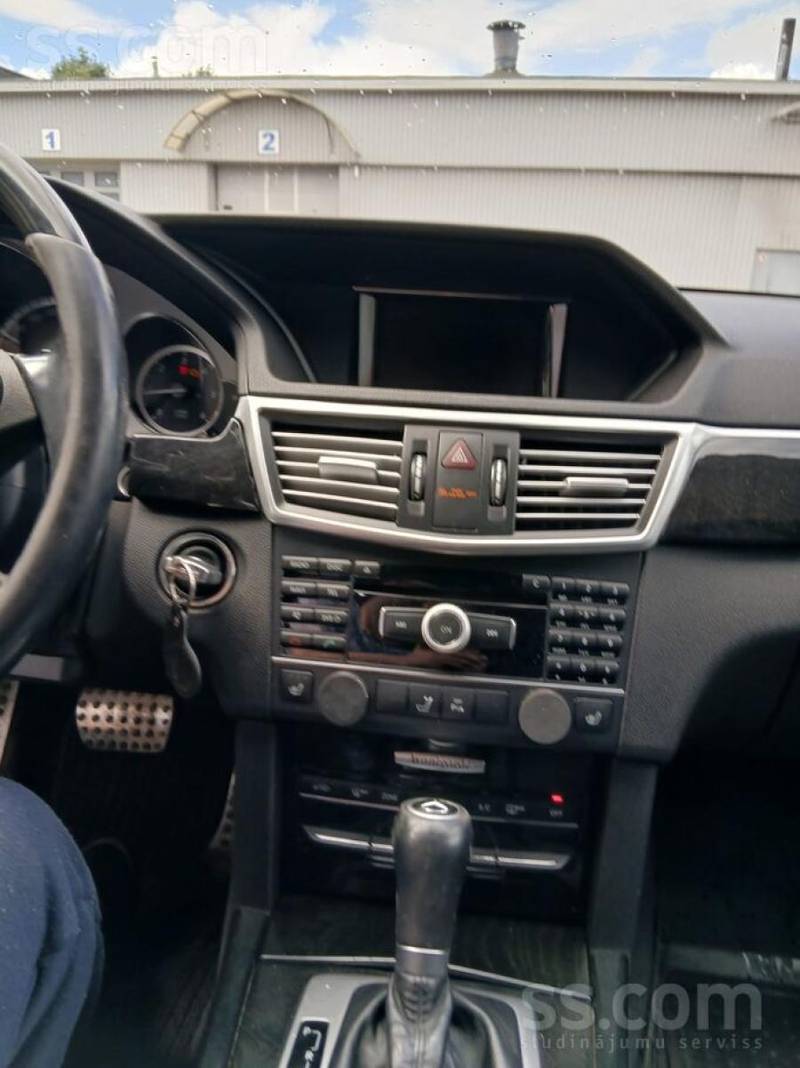 Черный Мерседес E 250 2010 в Екабпилс, объемом двигателя 2.20 л и пробегом 350 тыс. км за 3650 €, фото 15 на AUTOMOTO.COM.LV