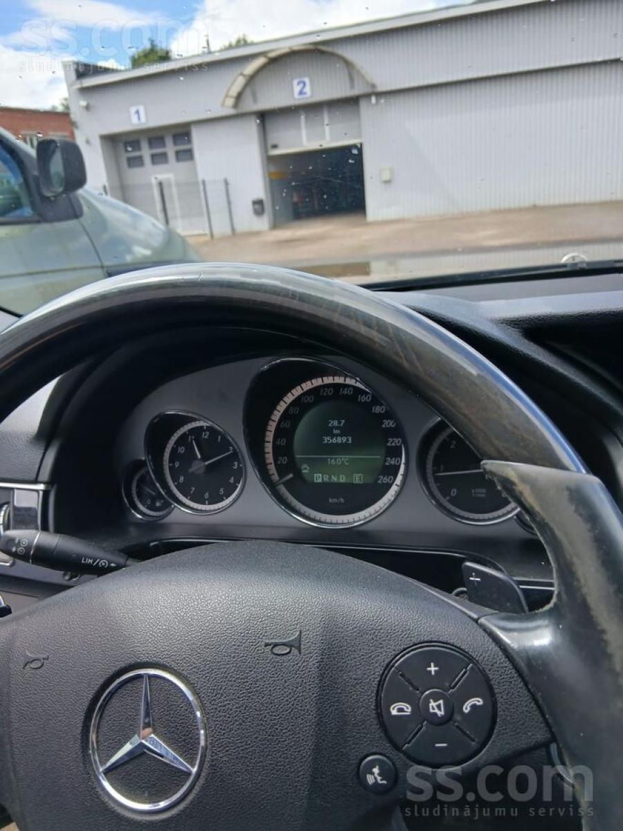 Черный Мерседес E 250 2010 в Екабпилс, объемом двигателя 2.20 л и пробегом 350 тыс. км за 3650 €, фото 16 на AUTOMOTO.COM.LV