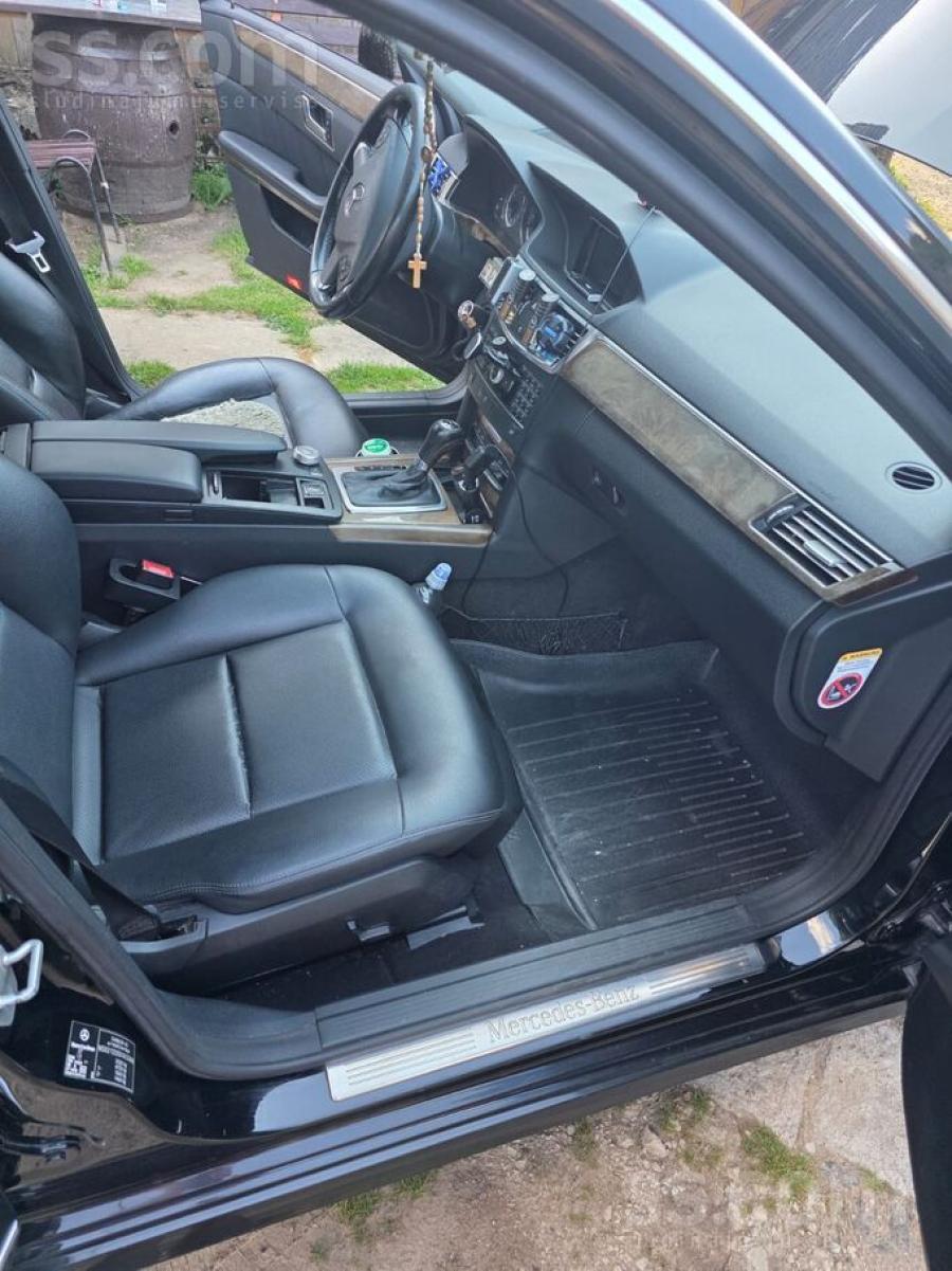 Black Mercedes-Benz e-250 2010 in Ludza, with an engine capacity of 2.20 L and mileage of 354 thousand km for 5500 €, photo 4 on AUTOMOTO.COM.LV