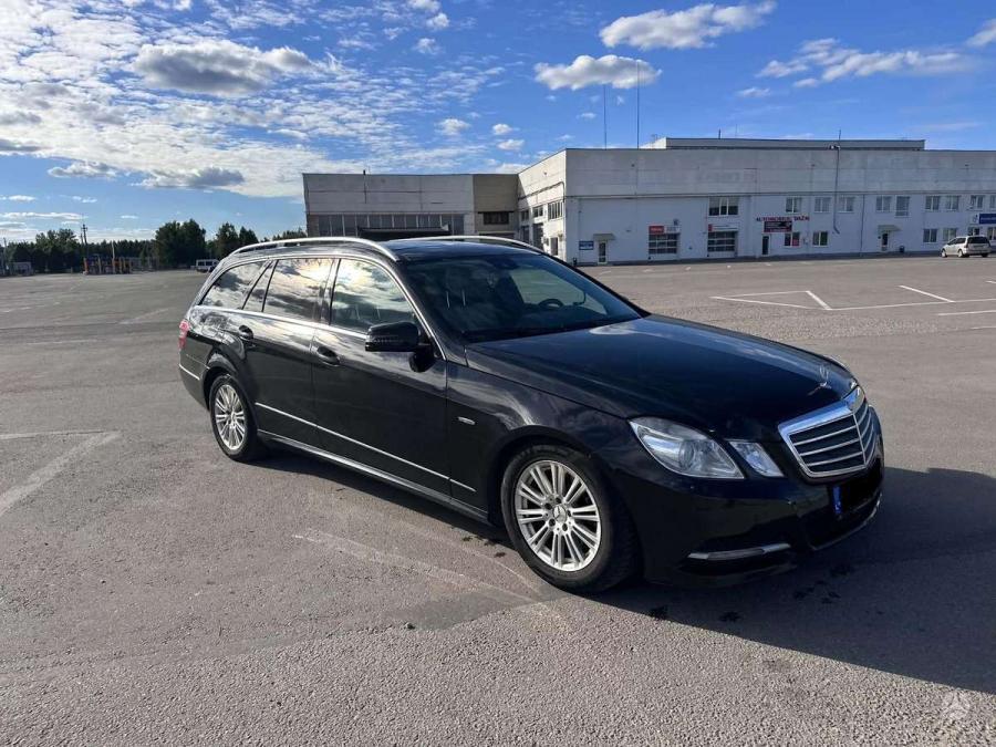 Черный Мерседес E 250 2010 в Каунас, объемом двигателя 2.20 л и пробегом 340 тыс. км за 5420 €, фото 1 на AUTOMOTO.COM.LV