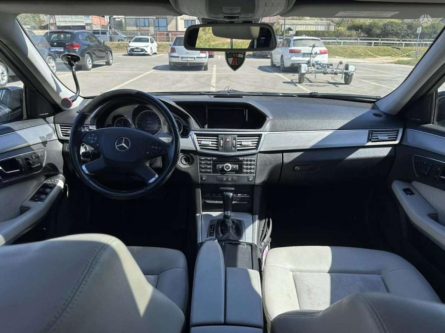 Черный Мерседес E 250 2010 в Каунас, объемом двигателя 2.20 л и пробегом 340 тыс. км за 5420 €, фото 12 на AUTOMOTO.COM.LV
