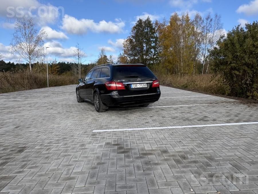 Черный Мерседес E 250 2010 в Юрмала, объемом двигателя 2.20 л и пробегом 351 тыс. км за 7550 €, фото 9 на AUTOMOTO.COM.LV