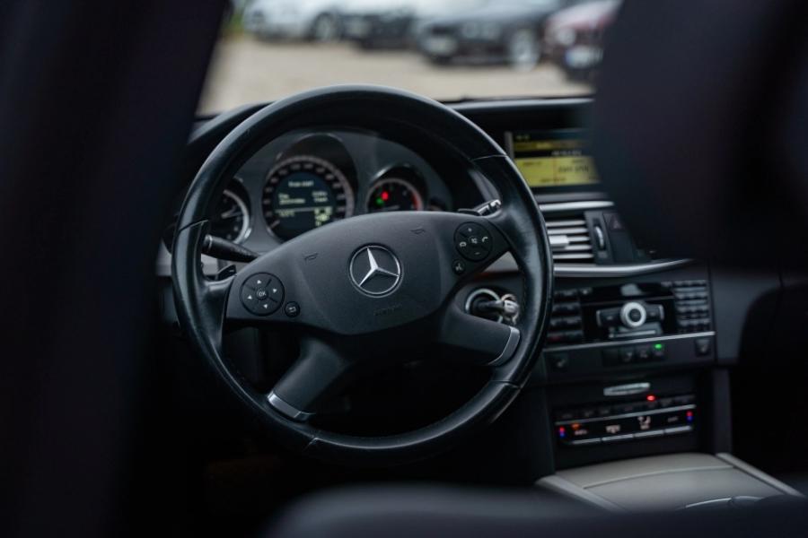 Черный Мерседес E 250 2011 в Рига, объемом двигателя 2.10 л и пробегом 320 тыс. км за 7900 €, фото 16 на AUTOMOTO.COM.LV