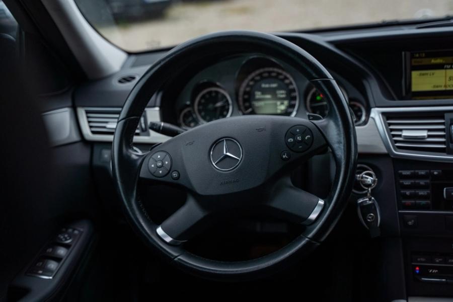 Черный Мерседес E 250 2011 в Рига, объемом двигателя 2.10 л и пробегом 320 тыс. км за 7900 €, фото 18 на AUTOMOTO.COM.LV