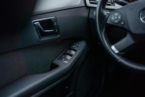 Черный Мерседес E 250 2011 в Рига, объемом двигателя 2.10 л и пробегом 320 тыс. км за 7900 €, фото 19 на AUTOMOTO.COM.LV