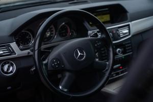 Черный Мерседес E 250 2011 в Рига, объемом двигателя 2.10 л и пробегом 320 тыс. км за 7900 €, фото 25 на AUTOMOTO.COM.LV