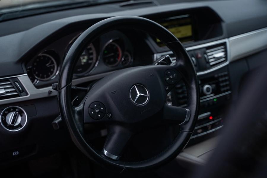 Черный Мерседес E 250 2011 в Рига, объемом двигателя 2.10 л и пробегом 320 тыс. км за 7900 €, фото 25 на AUTOMOTO.COM.LV