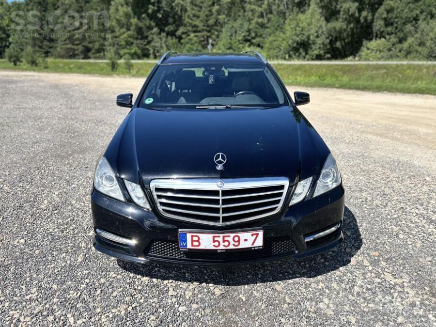 Black Mercedes-Benz e-250 2011 in Riga, with an engine capacity of 2.10 L and mileage of 328 thousand km for 10700 €, photo 3 on AUTOMOTO.COM.LV