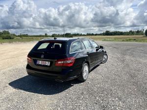 Black Mercedes-Benz e-250 2011 in Riga, with an engine capacity of 2.10 L and mileage of 328 thousand km for 10700 €, photo 7 on AUTOMOTO.COM.LV
