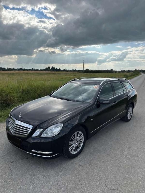 Черный Мерседес E 250 2011 в Паневежис, объемом двигателя 0.00 л и пробегом 173 тыс. км за 9200 €, фото 1 на AUTOMOTO.COM.LV