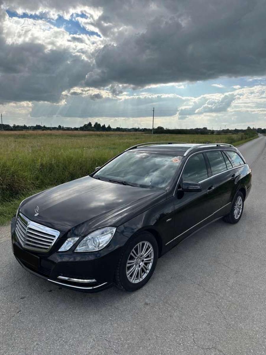 Черный Мерседес E 250 2011 в Паневежис, объемом двигателя 0.00 л и пробегом 173 тыс. км за 9200 €, фото 1 на AUTOMOTO.COM.LV