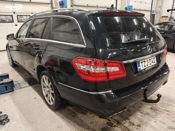 Черный Мерседес E 250 2012 в Каунас, объемом двигателя 2.20 л и пробегом 400 тыс. км за 4300 €, фото 3 на AUTOMOTO.COM.LV