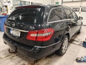 Черный Мерседес E 250 2012 в Каунас, объемом двигателя 2.20 л и пробегом 400 тыс. км за 4300 €, фото 4 на AUTOMOTO.COM.LV