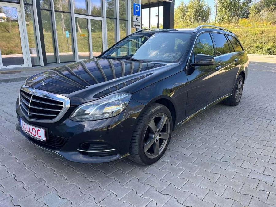Черный Мерседес E 250 2015 в Вильнюс, объемом двигателя 2.20 л и пробегом 303 тыс. км за 10500 €, фото 1 на AUTOMOTO.COM.LV