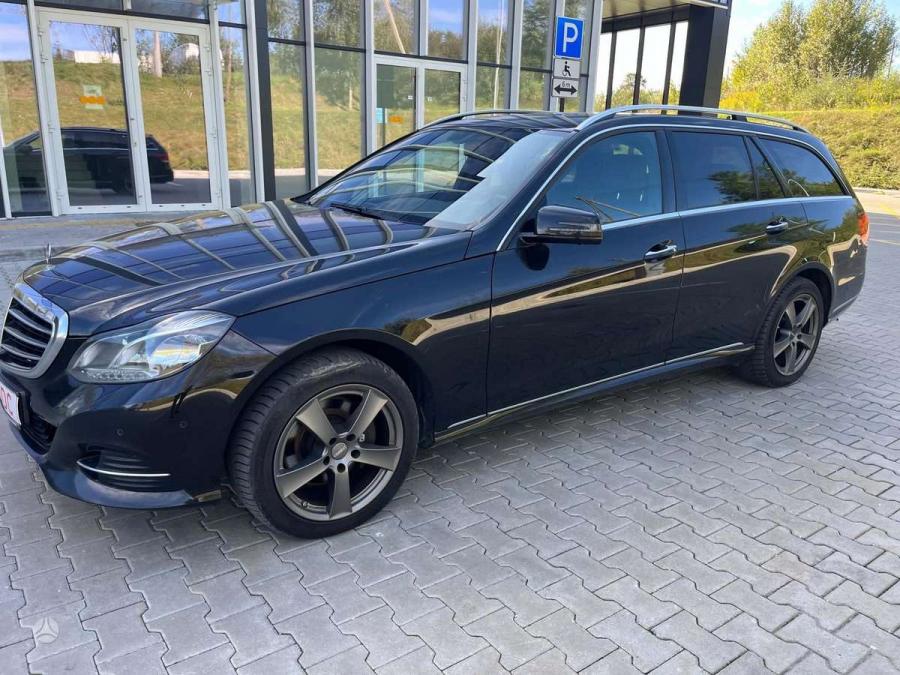 Черный Мерседес E 250 2015 в Вильнюс, объемом двигателя 2.20 л и пробегом 303 тыс. км за 10500 €, фото 5 на AUTOMOTO.COM.LV
