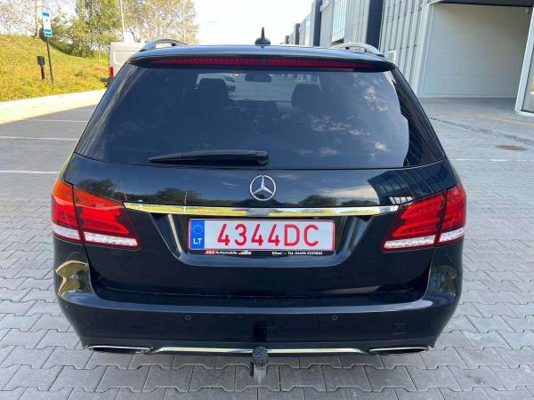 Черный Мерседес E 250 2015 в Вильнюс, объемом двигателя 2.20 л и пробегом 303 тыс. км за 10500 €, фото 7 на AUTOMOTO.COM.LV