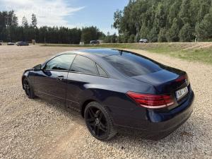 Синий Мерседес E 250 2014 в Рига, объемом двигателя 2.20 л и пробегом 350 тыс. км за 12000 €, фото 4 на AUTOMOTO.COM.LV