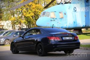 Blue Mercedes-Benz e-250 2014 in Riga, with an engine capacity of 2.20 L and mileage of 350 thousand km for 12000 €, photo 3 on AUTOMOTO.COM.LV