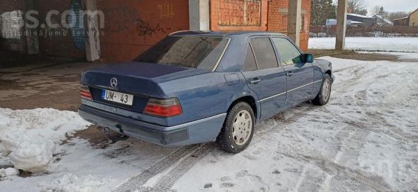 Zils Mercedes-Benz e-250 1991 Liepāja, ar dzinēja tilpumu 2.50 L un nobraukumu 447 tūkst. km par 2500 €, foto 3 vietnē AUTOMOTO.COM.LV