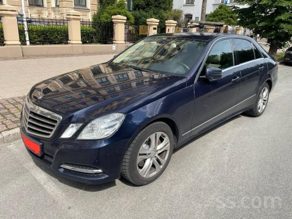 Blue Mercedes-Benz e-250 2012 in Riga, with an engine capacity of 2.10 L and mileage of 208 thousand km for 10500 €, photo 3 on AUTOMOTO.COM.LV