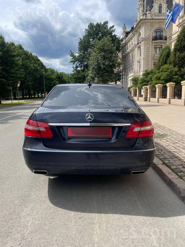 Blue Mercedes-Benz e-250 2012 in Riga, with an engine capacity of 2.10 L and mileage of 208 thousand km for 10500 €, photo 4 on AUTOMOTO.COM.LV