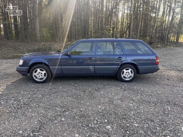 Zils Mercedes-Benz e-250 1994 Jonava, ar dzinēja tilpumu 2.50 L un nobraukumu 560 tūkst. km par 5150 €, foto 2 vietnē AUTOMOTO.COM.LV