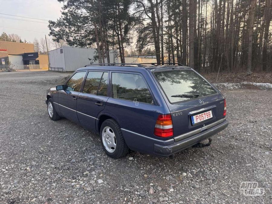Blue Mercedes-Benz e-250 1994 in Jonava, with an engine capacity of 2.50 L and mileage of 560 thousand km for 5150 €, photo 8 on AUTOMOTO.COM.LV