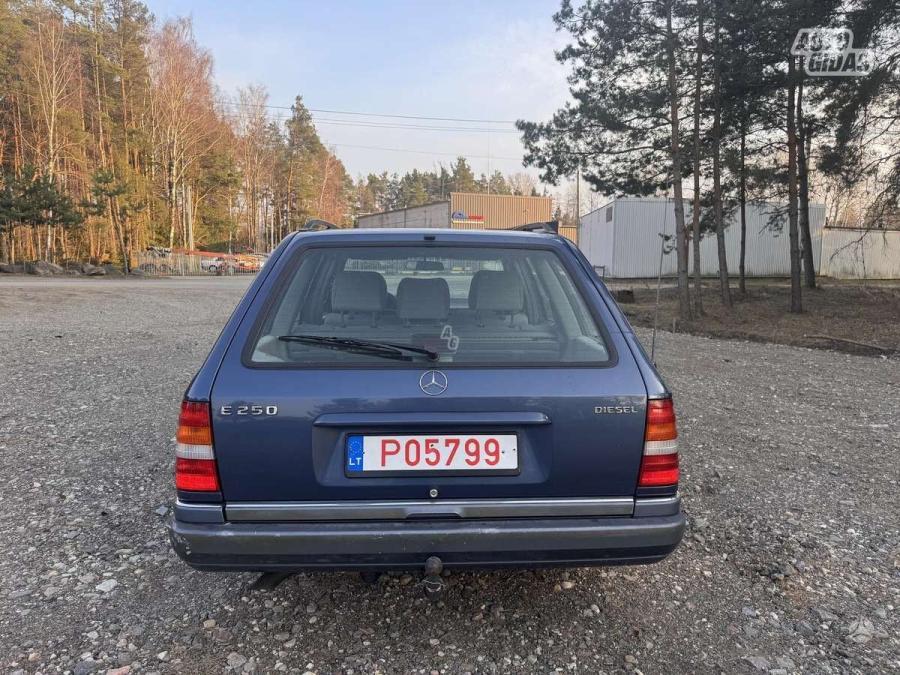 Blue Mercedes-Benz e-250 1994 in Jonava, with an engine capacity of 2.50 L and mileage of 560 thousand km for 5150 €, photo 9 on AUTOMOTO.COM.LV