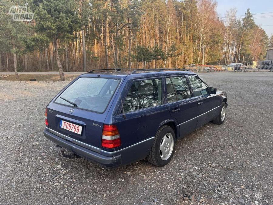 Blue Mercedes-Benz e-250 1994 in Jonava, with an engine capacity of 2.50 L and mileage of 560 thousand km for 5150 €, photo 11 on AUTOMOTO.COM.LV