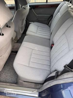 Blue Mercedes-Benz e-250 1994 in Jonava, with an engine capacity of 2.50 L and mileage of 560 thousand km for 5150 €, photo 18 on AUTOMOTO.COM.LV