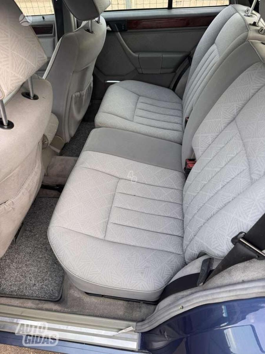 Blue Mercedes-Benz e-250 1994 in Jonava, with an engine capacity of 2.50 L and mileage of 560 thousand km for 5150 €, photo 18 on AUTOMOTO.COM.LV
