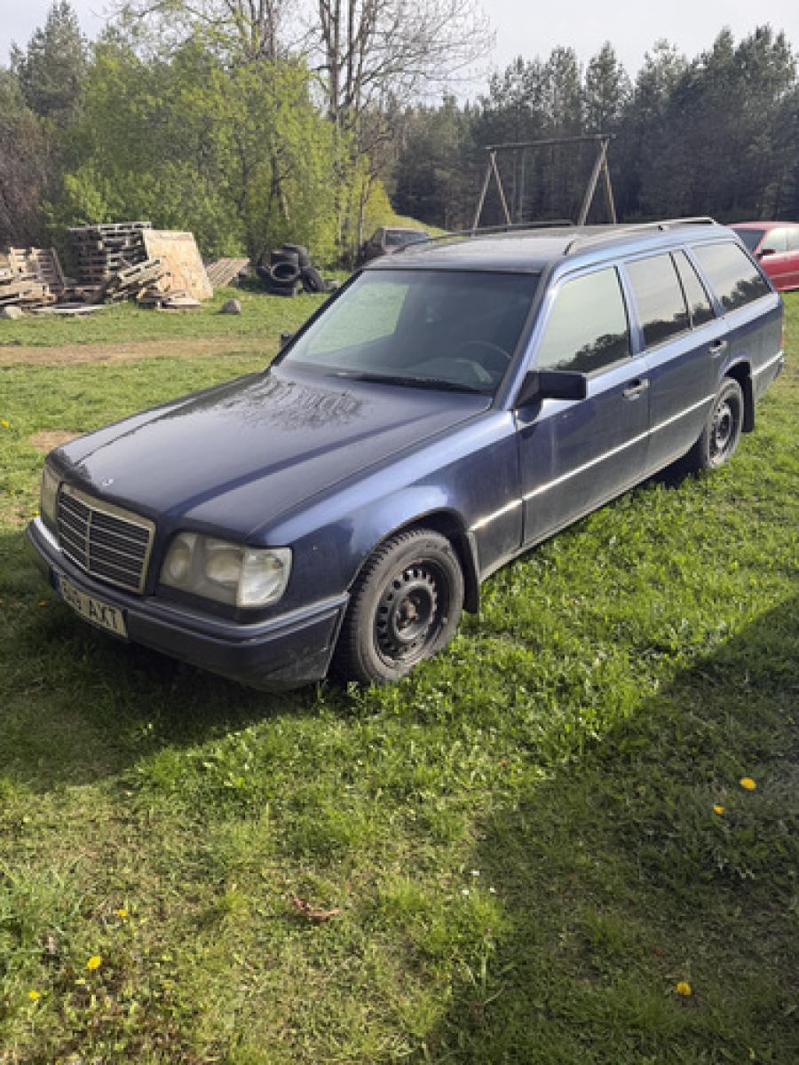 Zils Mercedes-Benz e-250 1995 Keila, ar dzinēja tilpumu 2.50 L un nobraukumu 382 tūkst. km par 3000 €, foto 1 vietnē AUTOMOTO.COM.LV