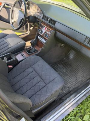 Zils Mercedes-Benz e-250 1995 Keila, ar dzinēja tilpumu 2.50 L un nobraukumu 382 tūkst. km par 3000 €, foto 6 vietnē AUTOMOTO.COM.LV