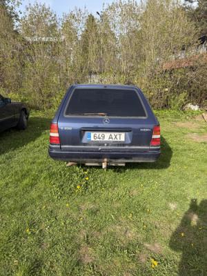 Zils Mercedes-Benz e-250 1995 Keila, ar dzinēja tilpumu 2.50 L un nobraukumu 382 tūkst. km par 3000 €, foto 10 vietnē AUTOMOTO.COM.LV