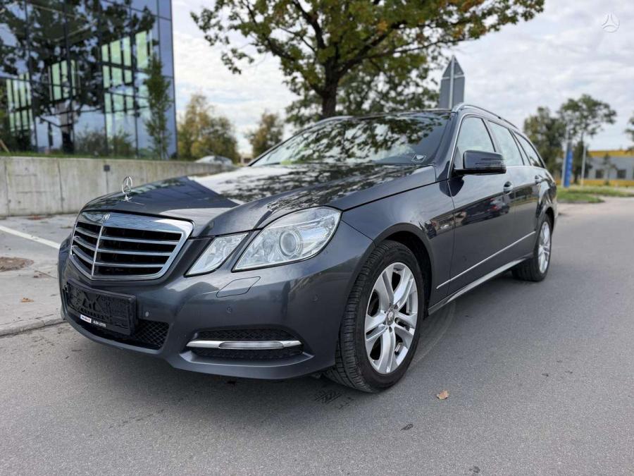 Blue Mercedes-Benz e-250 2011 in Panevezys, with an engine capacity of 1.80 L and mileage of 275 thousand km for 4700 €, photo 1 on AUTOMOTO.COM.LV