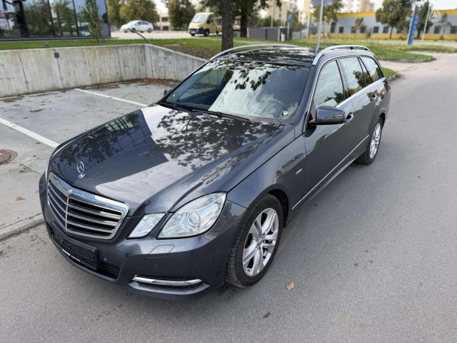 Blue Mercedes-Benz e-250 2011 in Panevezys, with an engine capacity of 1.80 L and mileage of 275 thousand km for 4700 €, photo 3 on AUTOMOTO.COM.LV