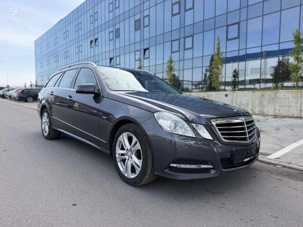 Синий Мерседес E 250 2011 в Паневежис, объемом двигателя 1.80 л и пробегом 275 тыс. км за 4700 €, фото 6 на AUTOMOTO.COM.LV