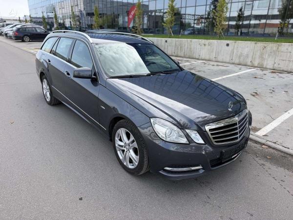 Синий Мерседес E 250 2011 в Паневежис, объемом двигателя 1.80 л и пробегом 275 тыс. км за 4700 €, фото 7 на AUTOMOTO.COM.LV
