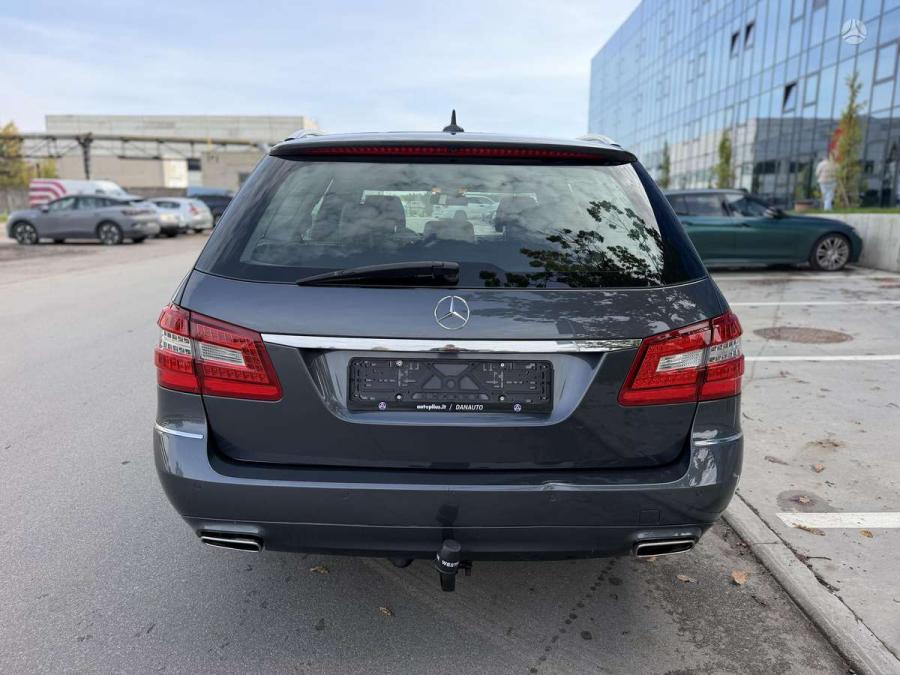 Blue Mercedes-Benz e-250 2011 in Panevezys, with an engine capacity of 1.80 L and mileage of 275 thousand km for 4700 €, photo 9 on AUTOMOTO.COM.LV