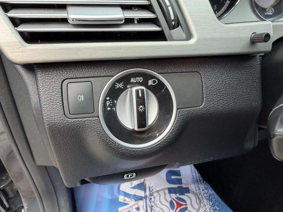Blue Mercedes-Benz e-250 2011 in Panevezys, with an engine capacity of 1.80 L and mileage of 275 thousand km for 4700 €, photo 27 on AUTOMOTO.COM.LV