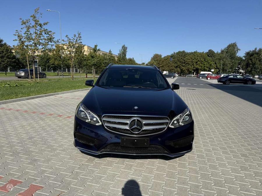 Blue Mercedes-Benz e-250 2015 in Siauliai, with an engine capacity of 2.14 L and mileage of 330 thousand km for 8700 €, photo 3 on AUTOMOTO.COM.LV