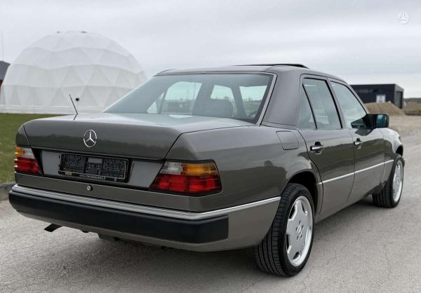 Коричневый Мерседес E 250 1991 в Расейняй, объемом двигателя 2.50 л и пробегом 239 тыс. км за 8300 €, фото 4 на AUTOMOTO.COM.LV