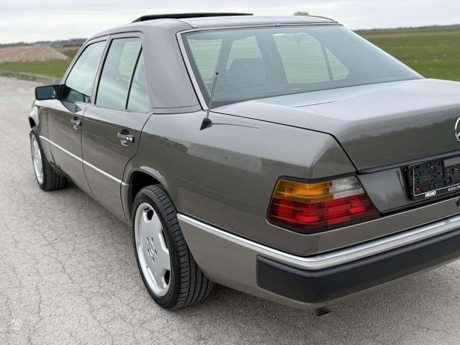 Brūns Mercedes-Benz e-250 1991 Raseiniai, ar dzinēja tilpumu 2.50 L un nobraukumu 239 tūkst. km par 8300 €, foto 23 vietnē AUTOMOTO.COM.LV
